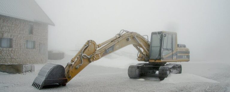 5 Top Safety Hazards of Winter Construction - SafeWork Insider