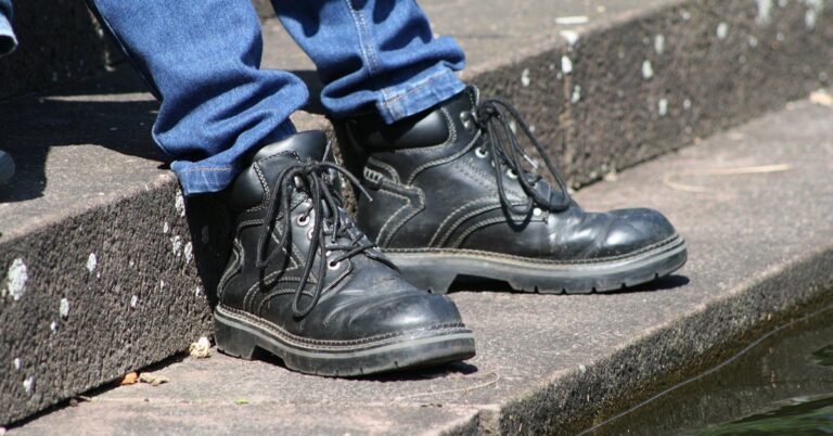 Where and When To Wear Steel Toe Shoes - SafeWork Insider